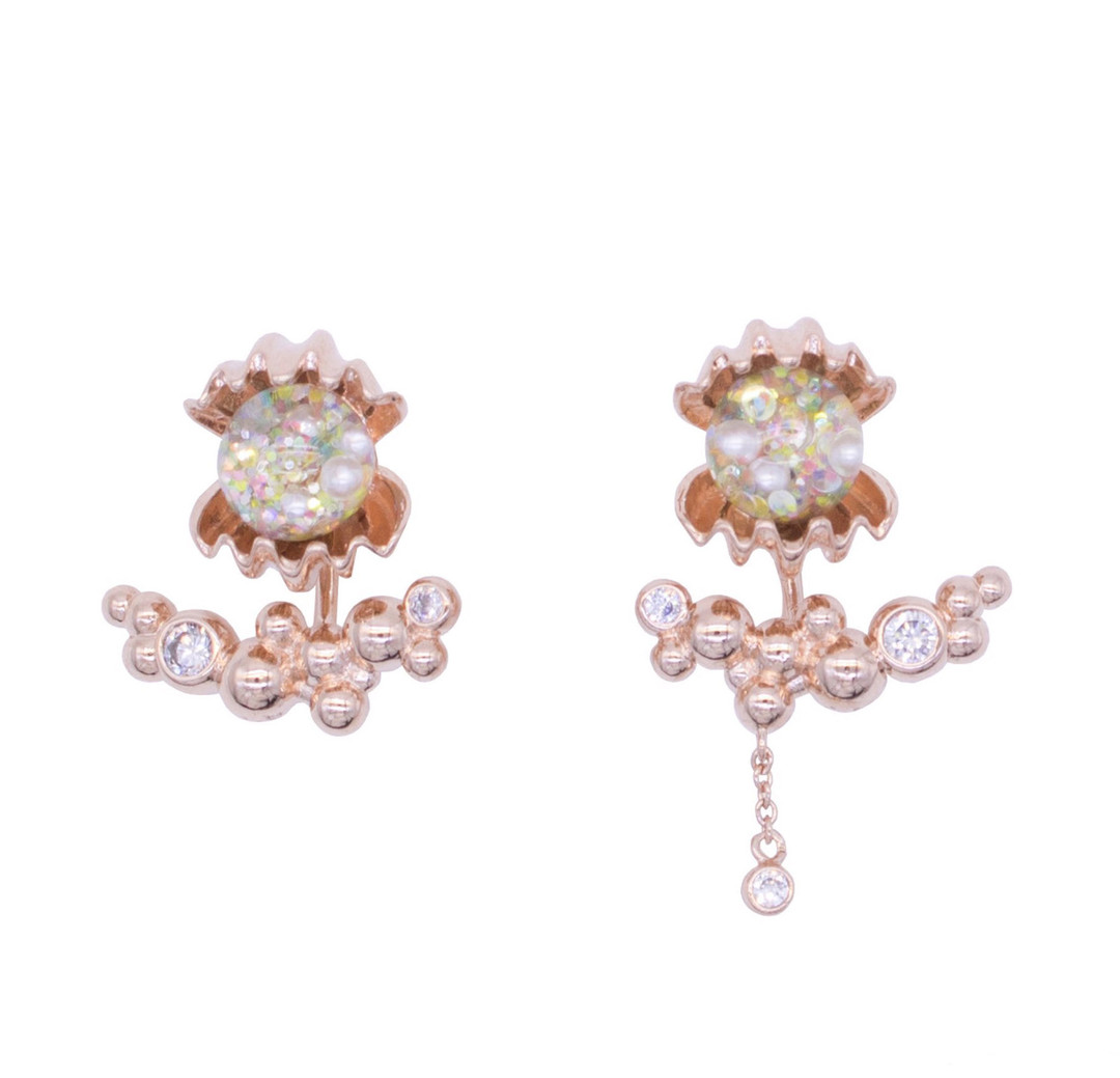 Shining Snowball Inside the Shell Earrings | idus
