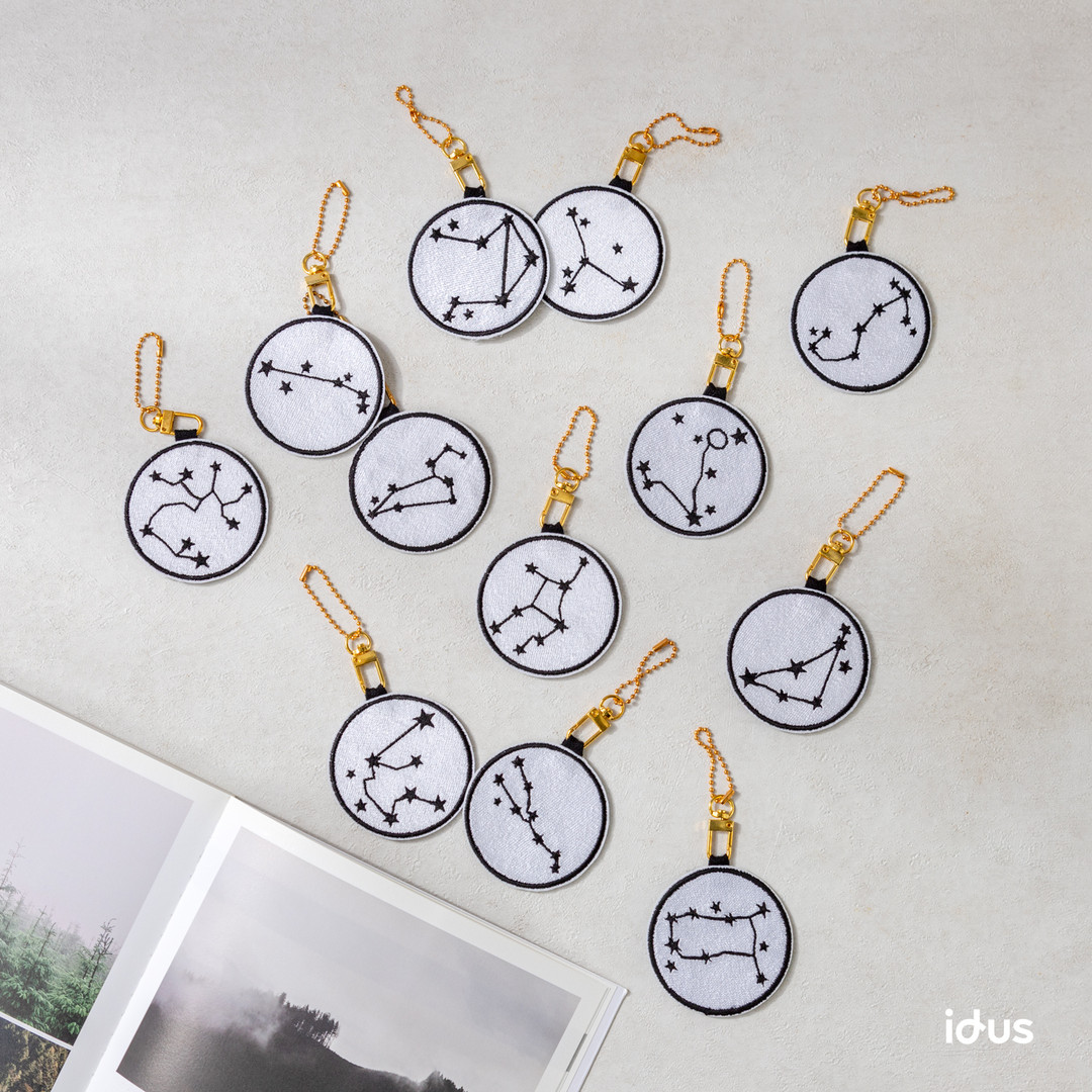 Constellation double-sided embroidery keyring | idus