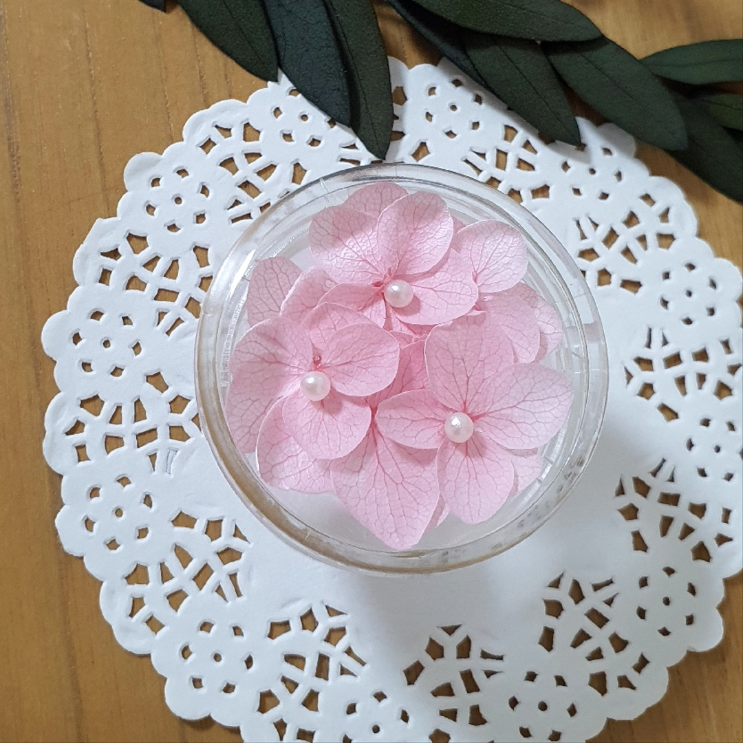 Hydrangea pressed flower Grip tok / Smart tok | idus