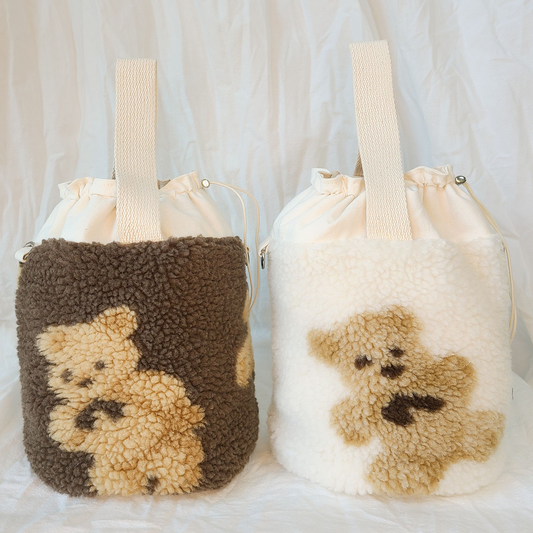 Bubble wool teddy bear bucket tote cross bag | idus