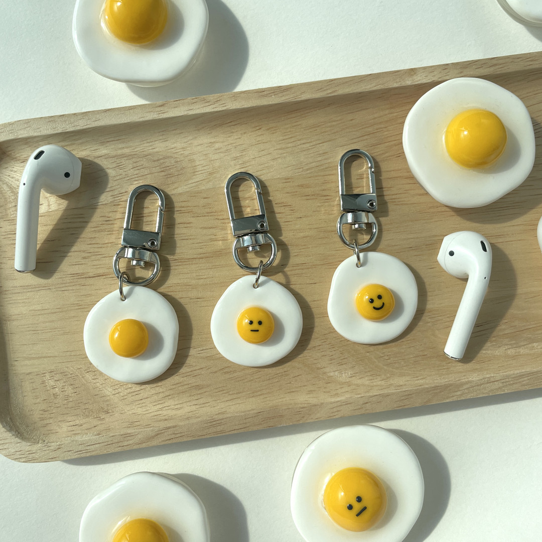 Fried egg mini key ring. | idus