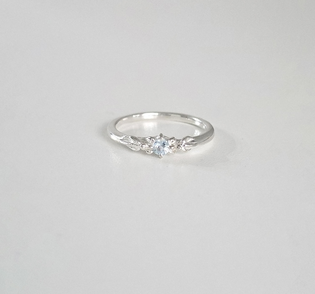 Glow white silver ring birthstone natural stone | idus