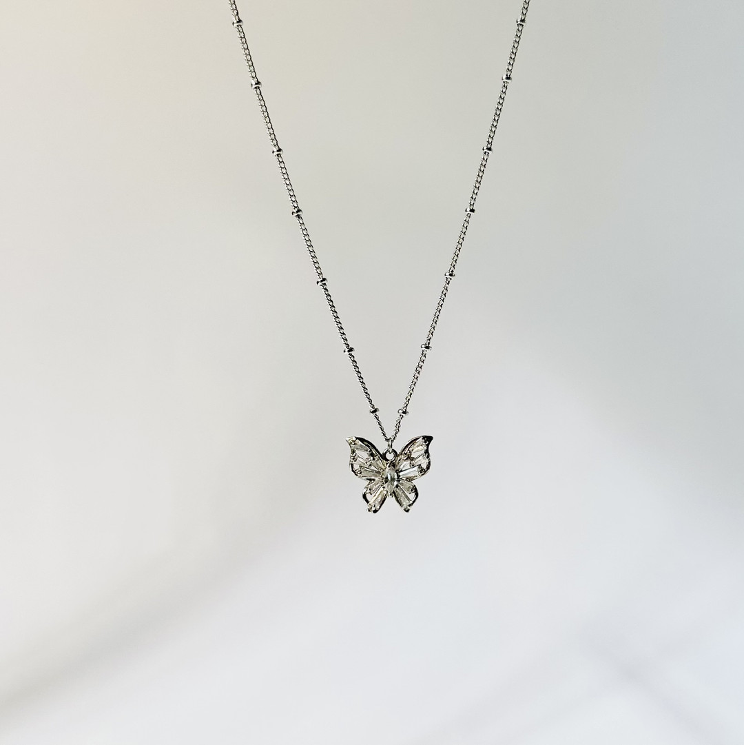 Glass Butterfly Cubic Silver Necklace | idus