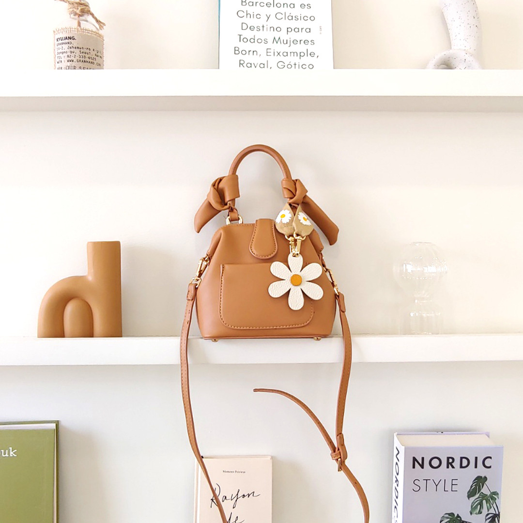 Daisy flower leather bag charm with webbing strap | idus