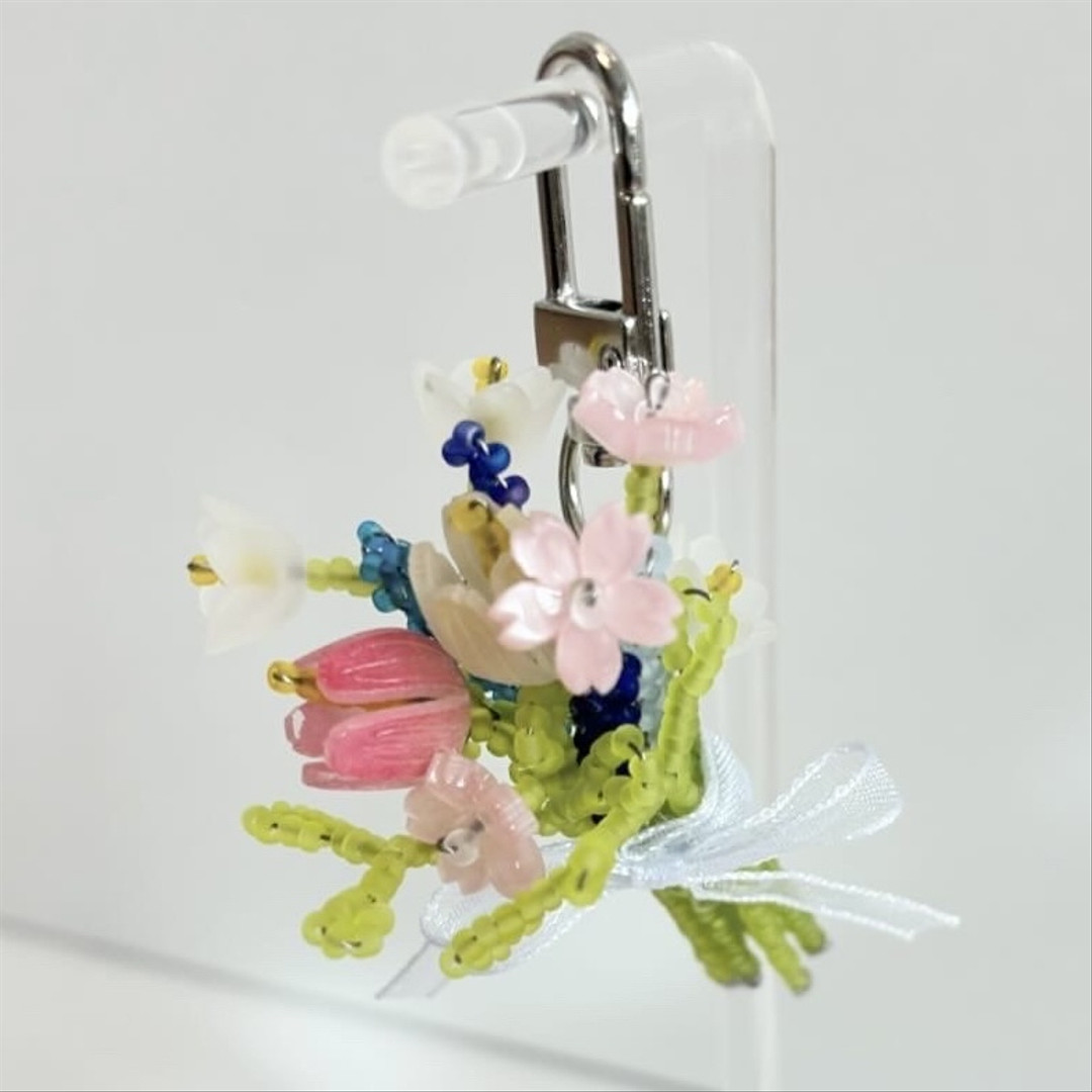 Blooming Beads Flower Bouquet Key Ring | idus
