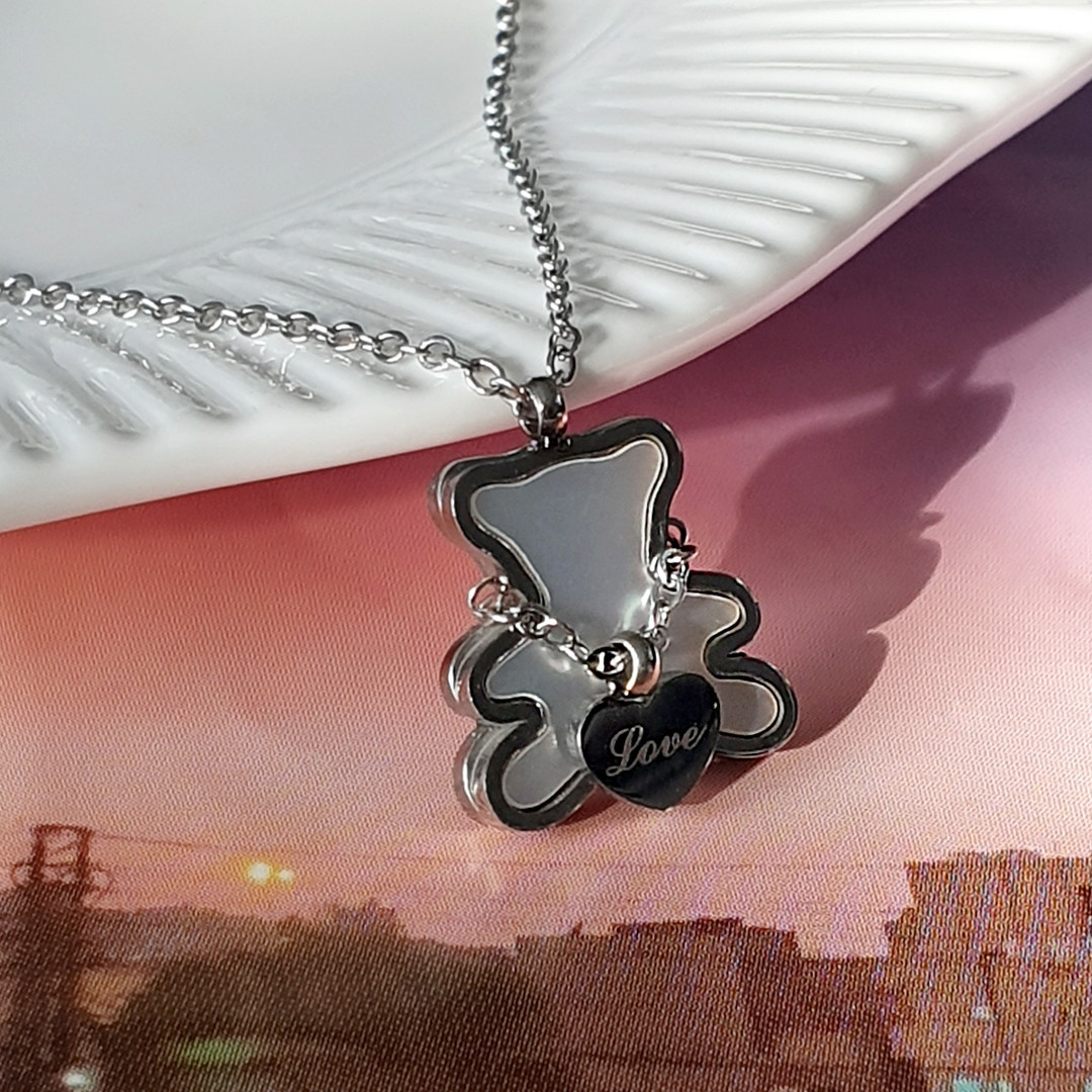 mother-of-pearl love bear necklace | idus