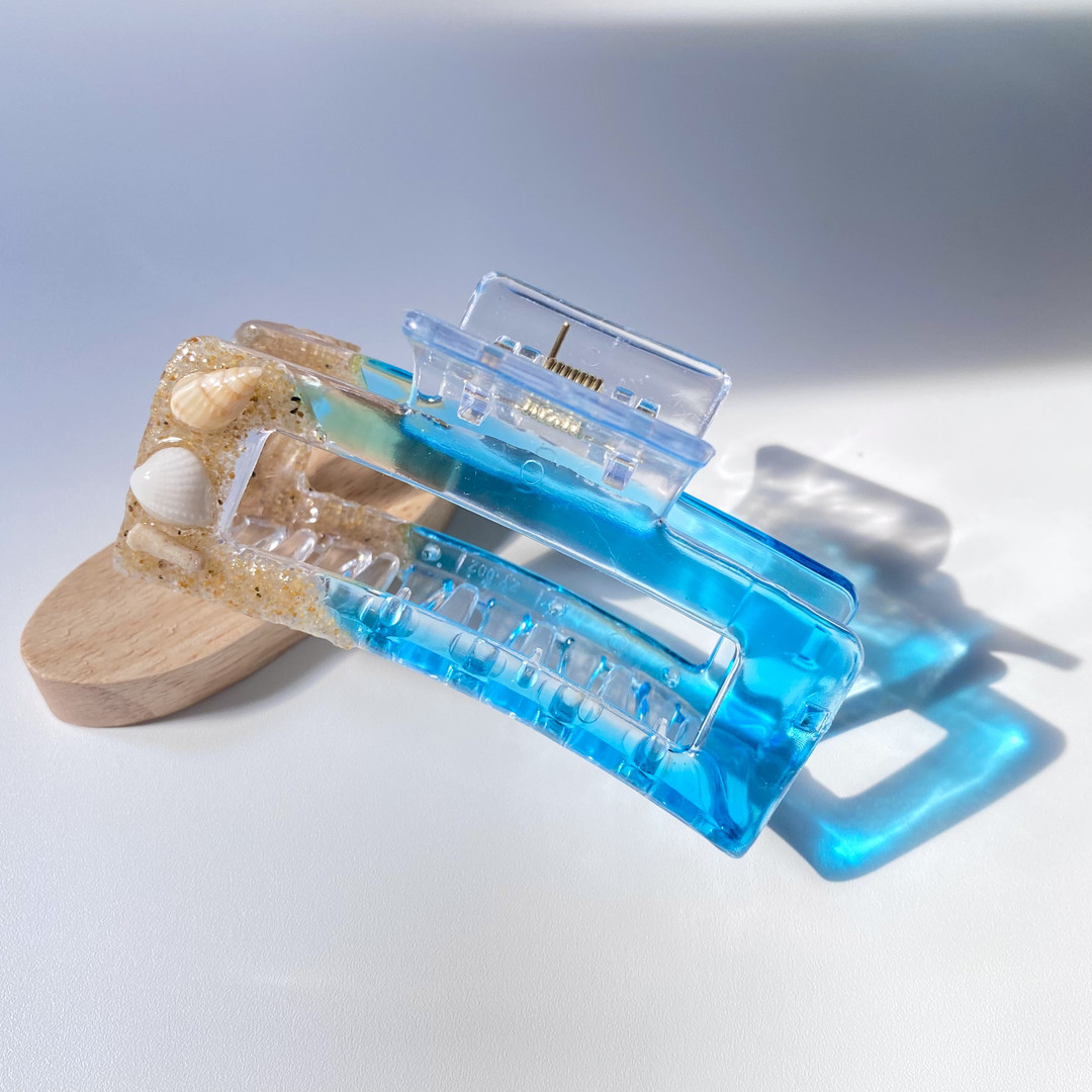 Clear sea beach rectangular tongs pin | idus