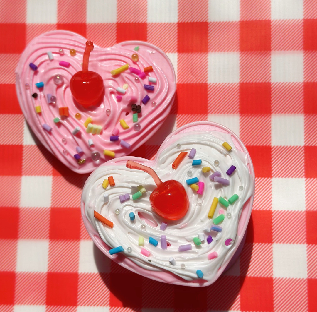 Cherry fresh cream cake Decoden Grip Tok