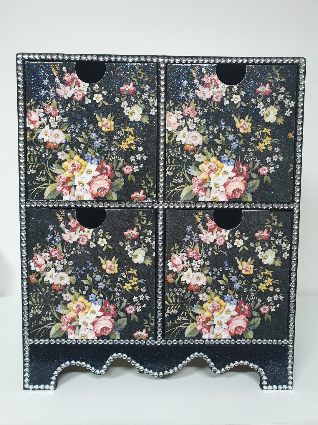 a fancy four-column drawer | idus