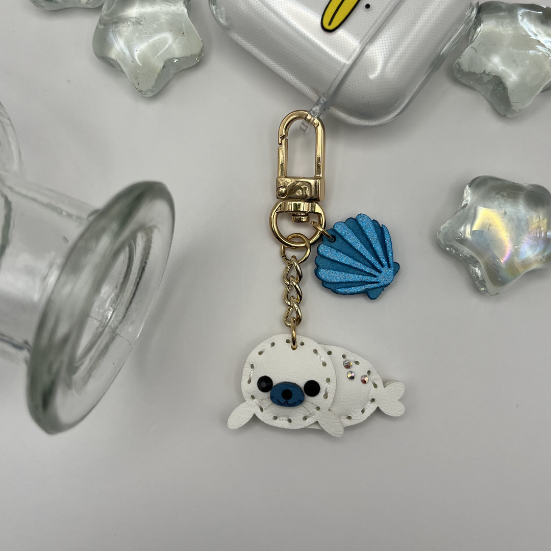 [Handmade] Sea animal "Strong seal". Leather doll key chain | idus