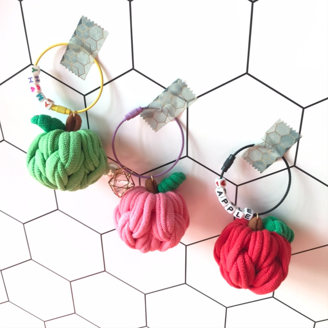 apple key ring/bag cham