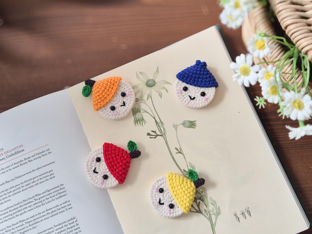 Fruity Pixie Magnetic Bookmark | idus