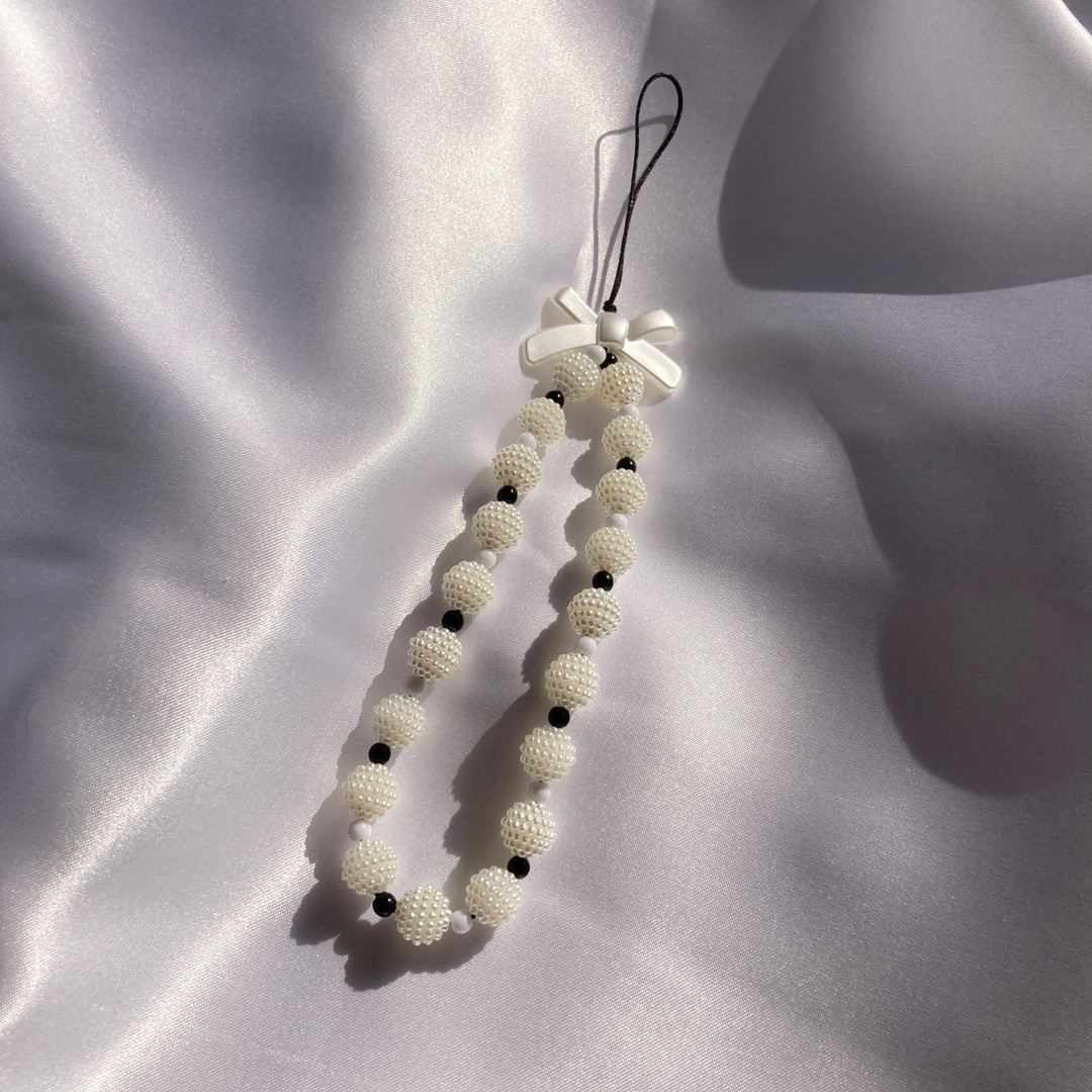 Pearl buzzing cell phone strap | idus