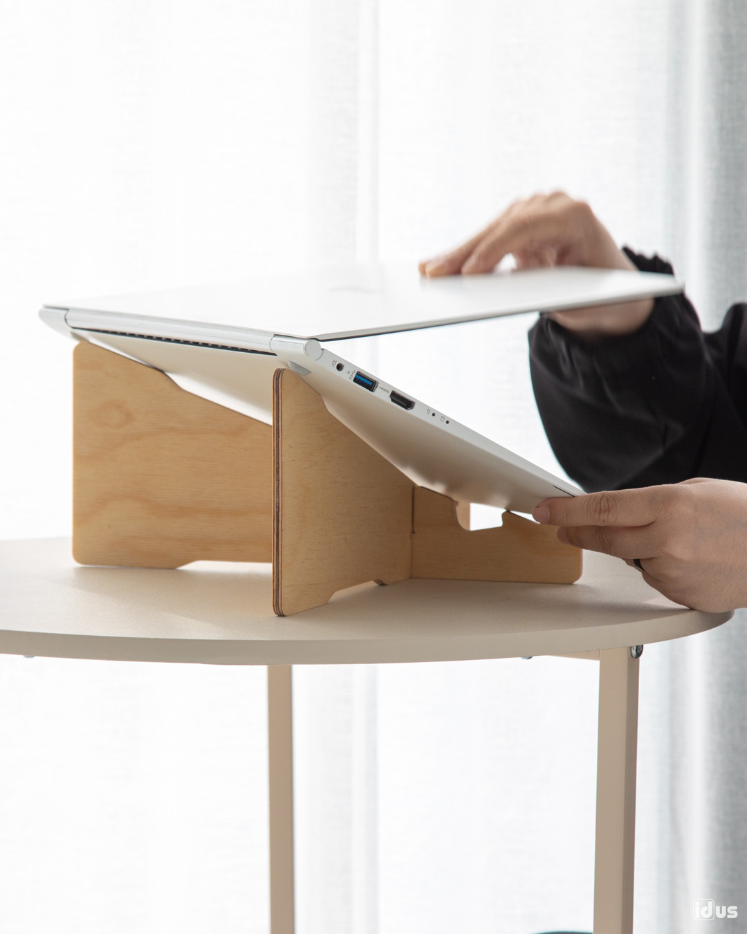 Penrose. Smart device stand | idus