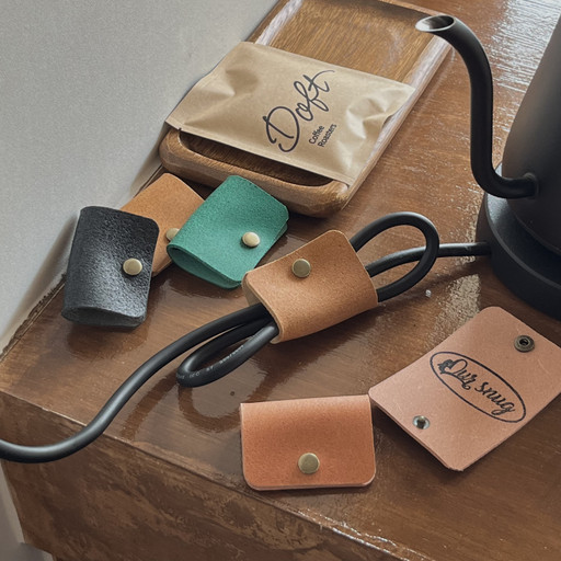 Our snug 업사이클링 가죽케이블 홀더 -색상랜덤- | 아이디어스