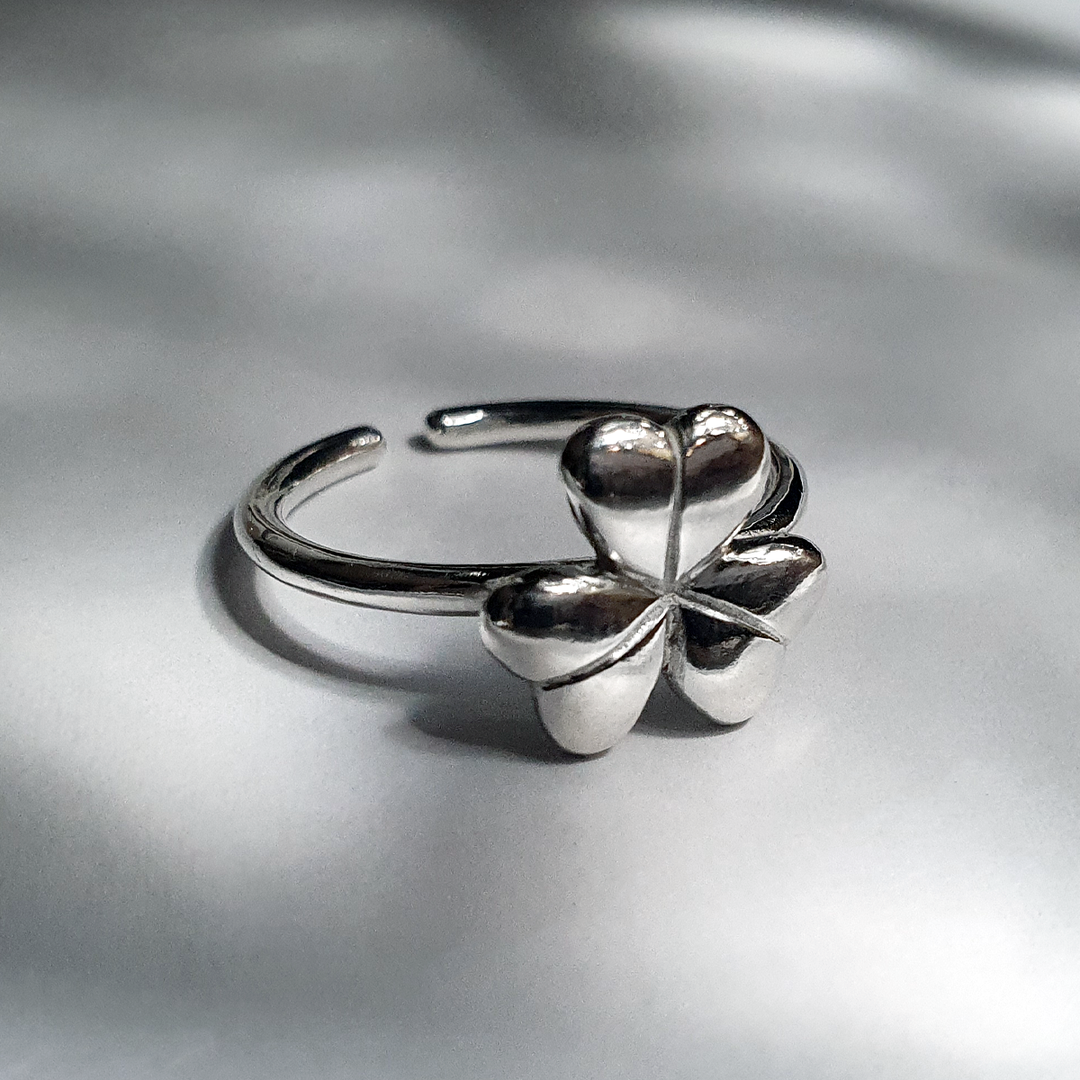 (925 Sterling Silver) Three-leaf Clover Ring | idus