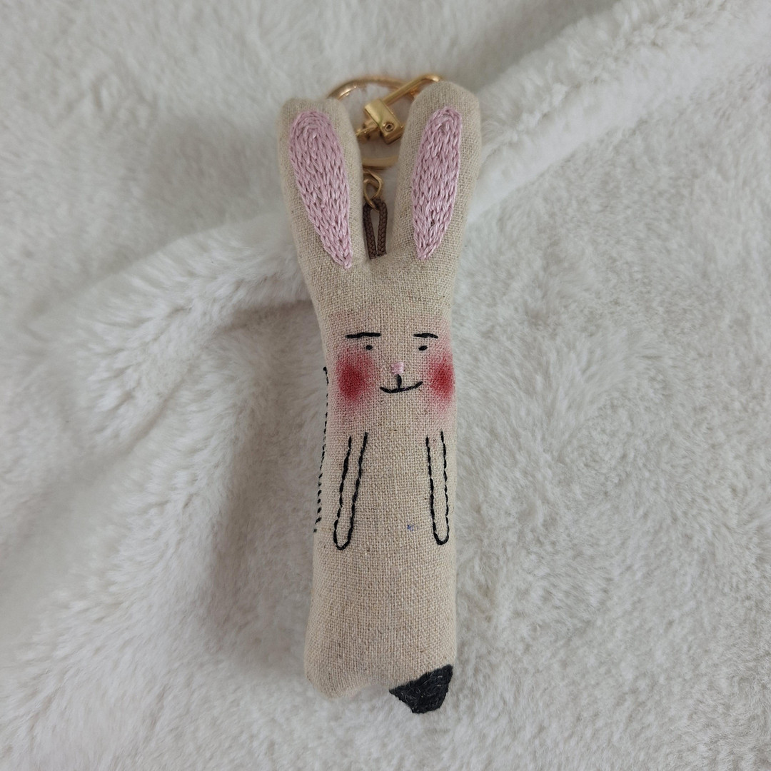 Red rabbit key ring | idus