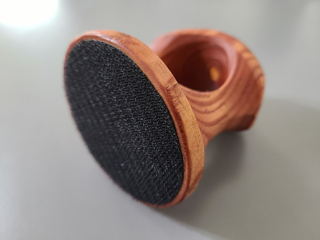 Handle Wooden puck for car wash or sanding