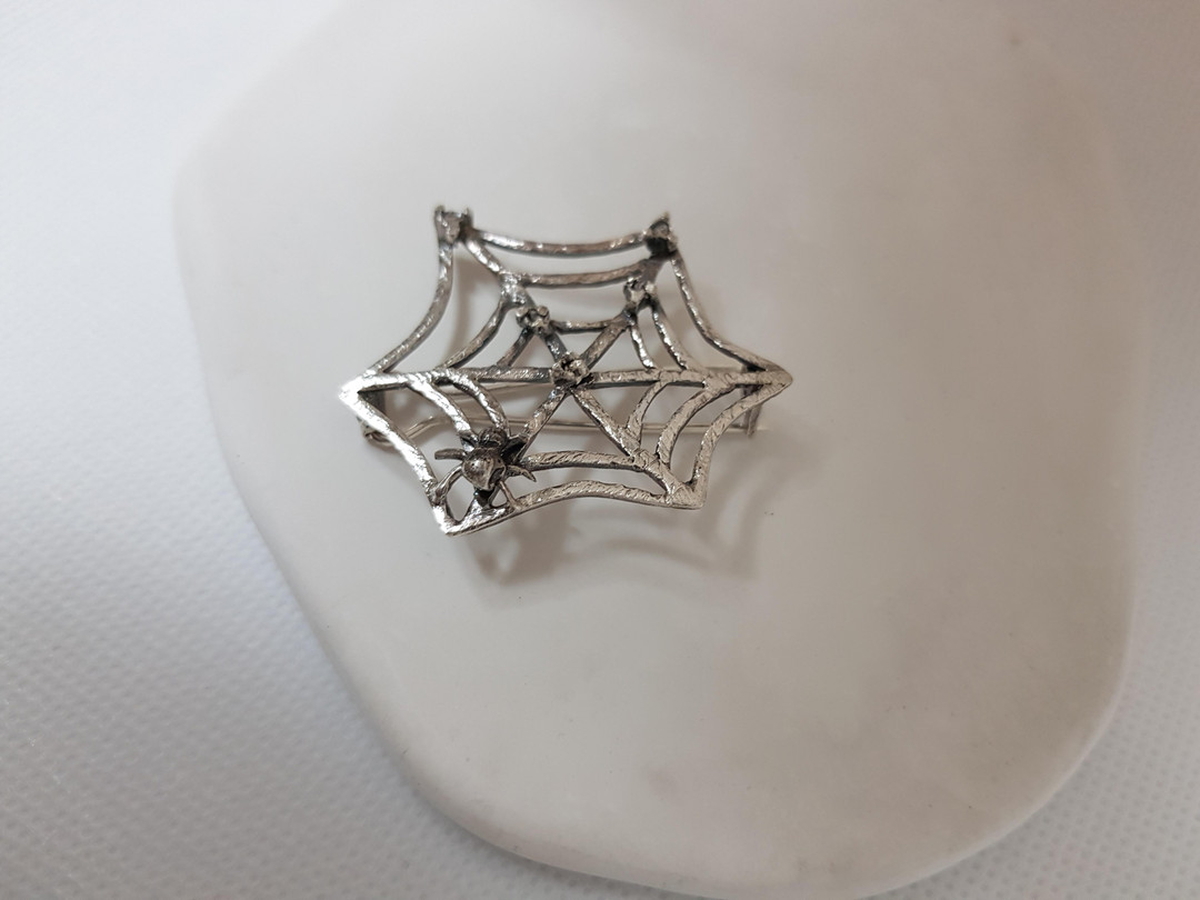 Silver spider brooch | idus