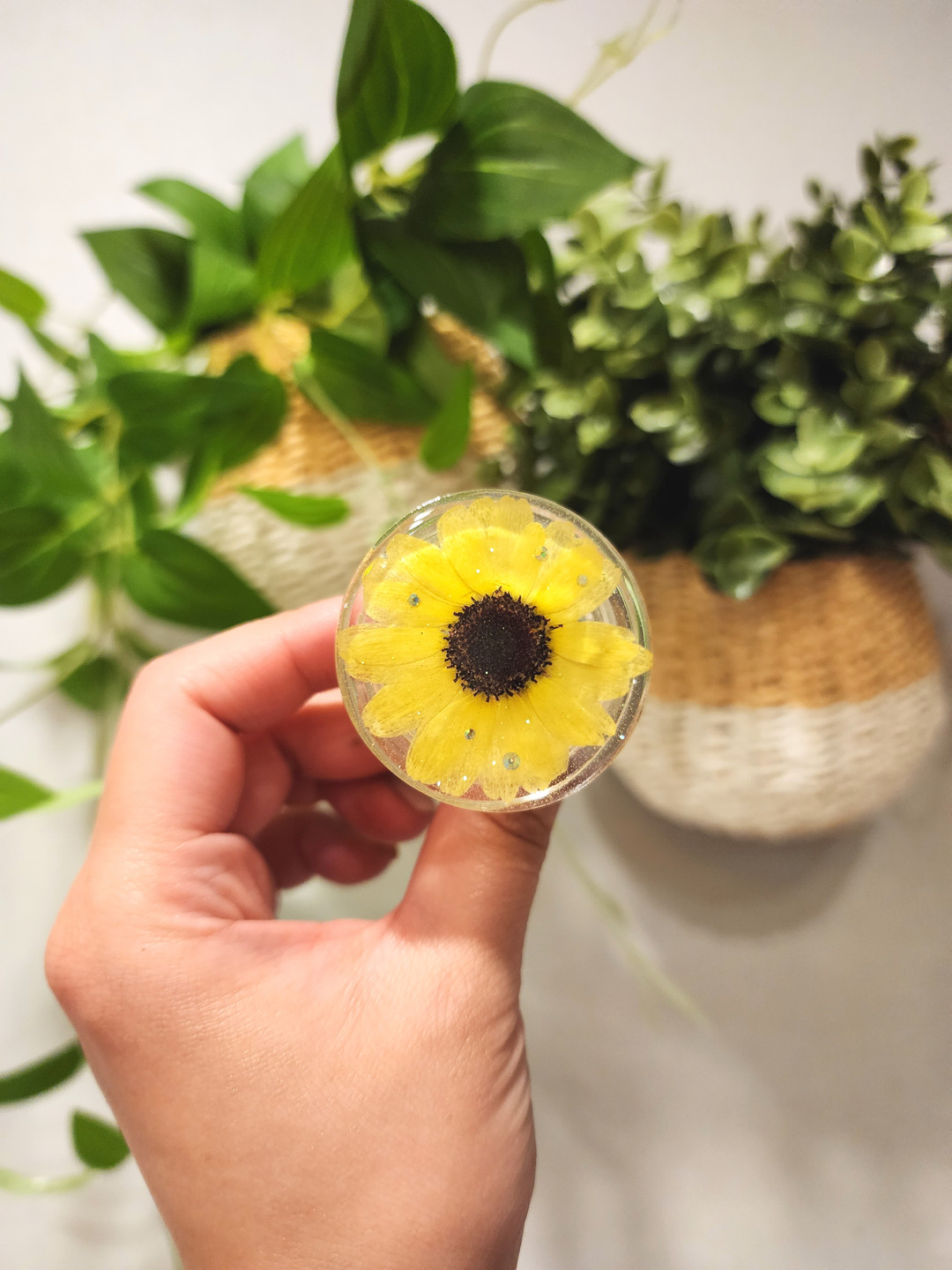 Bling mini sunflower resin grip tok smart tok