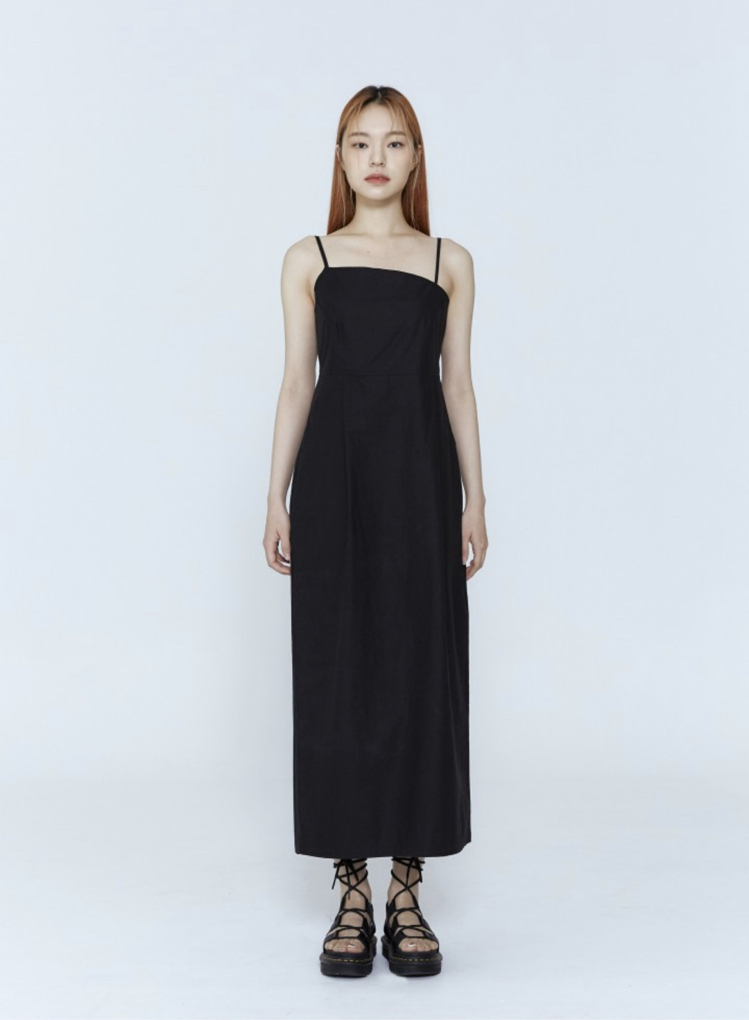 Front diagonal line black dress