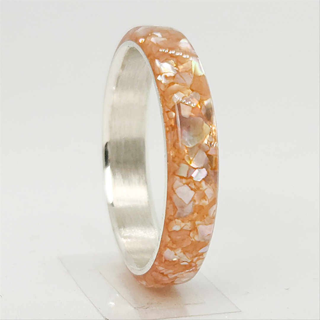 Luxe Hand Aging Peach Fuzz Mother-of-Pearl Ring | idus