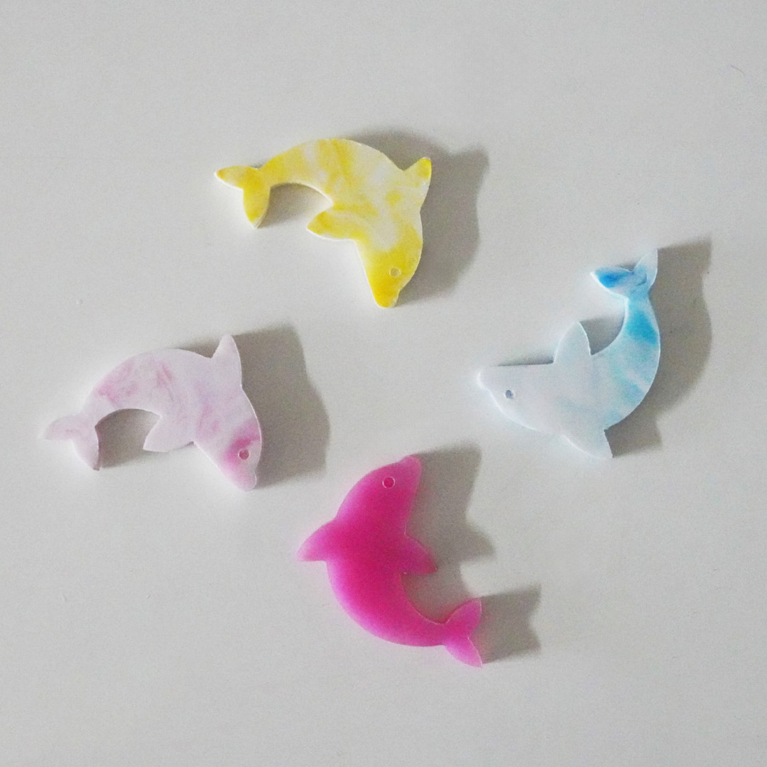 Dolphin Keychain – Handmade from Upcycled Plastic Bottle Caps | idus