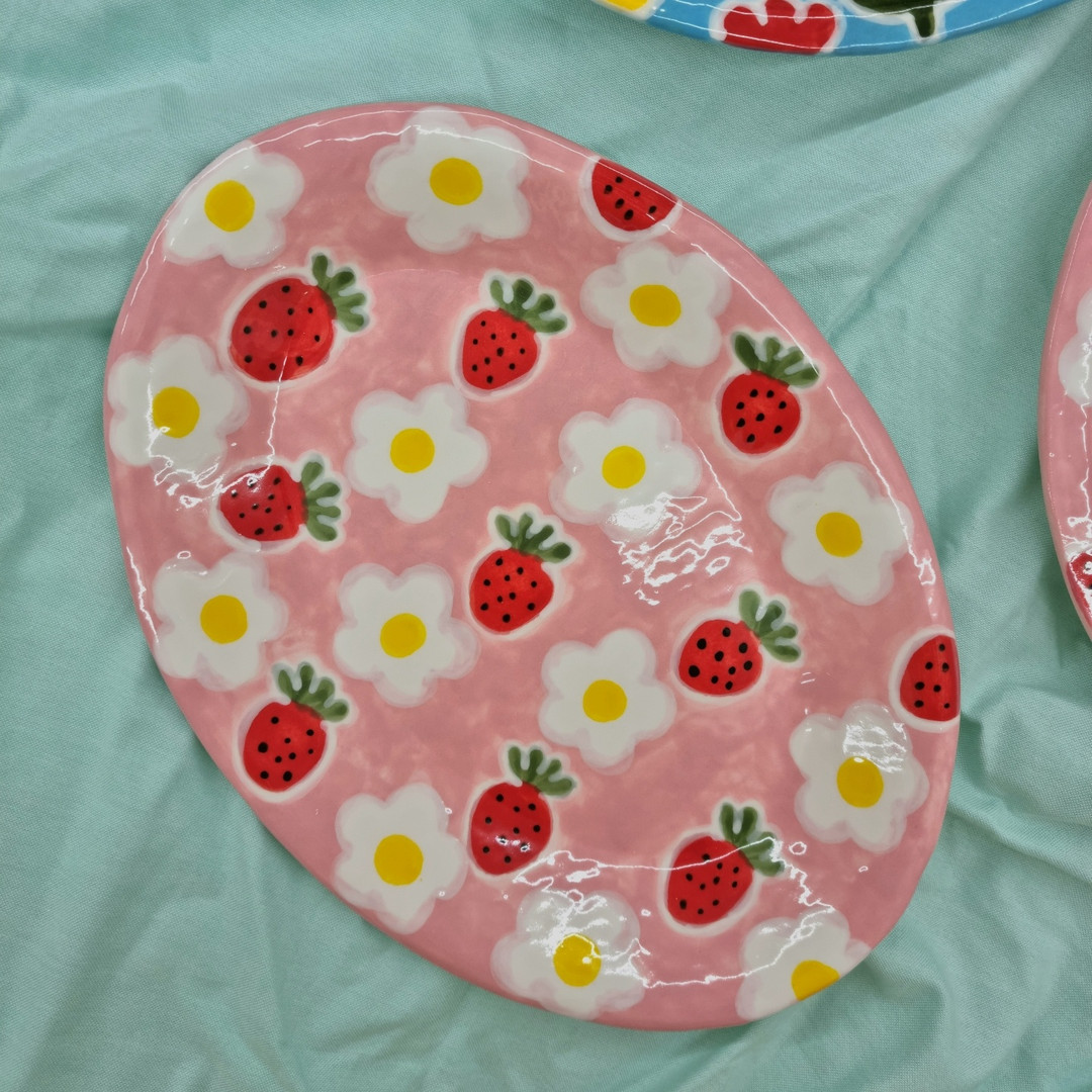 strawberry daisy oval plate | idus