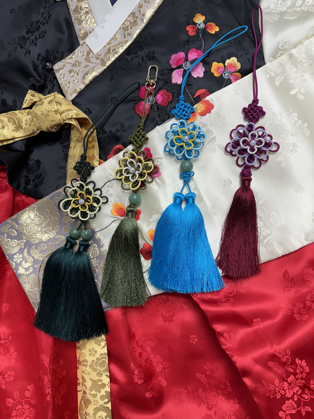 Korean traditional knot chrysanthemum flower, turtle, butterfly dress accessory | idus