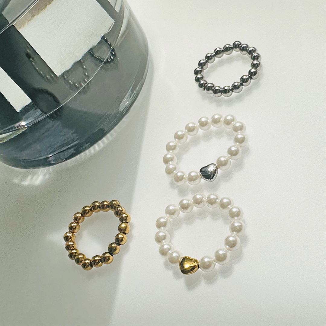 Glass pearl & Surgical heart beads ring set | idus