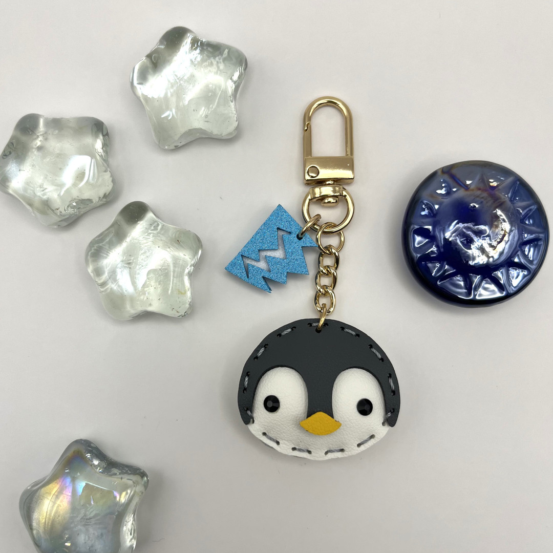 [Handmade] Sea animal cute Antarctic penguin leather key chain | idus