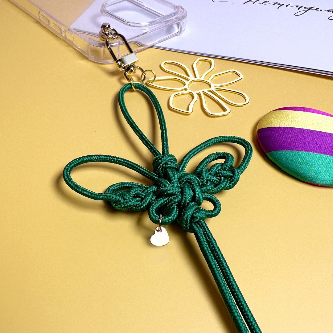 Lucky Butterfly Knot Keyring | idus
