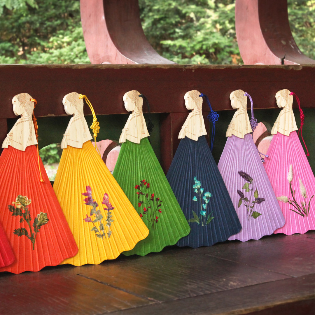 Korean Traditional Bamboo Hanji Hand Fan (Pressed Flower Design)