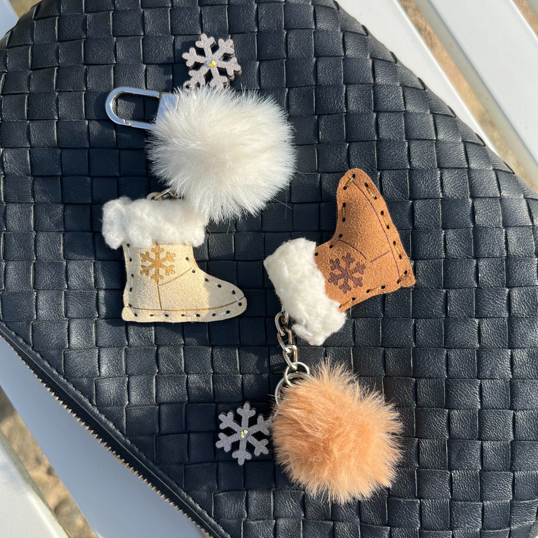 [The Handdam] Winter Ugg Boots 100% Handmade Keyring | idus