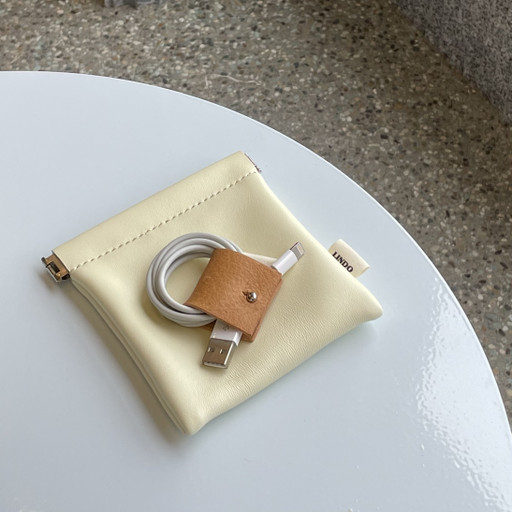 Lindo Square Pouch ( cream ) | 아이디어스