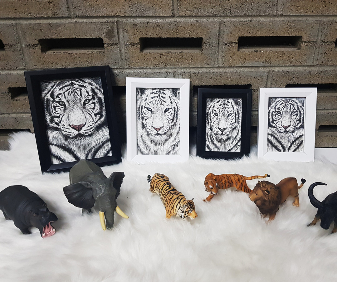 Cute ☆ Mini ☆white tiger Frame that prevents bad luck and brings good luck