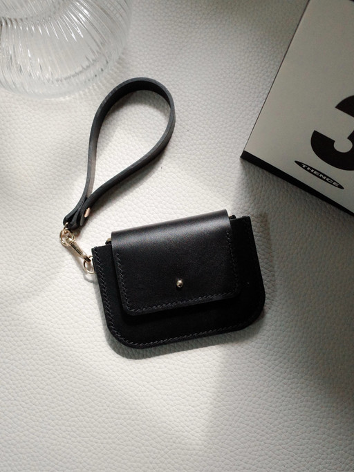 Strap card wallet 👛 | 아이디어스