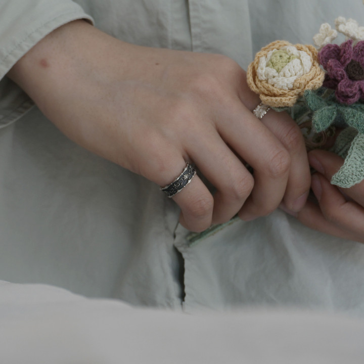 flower pattern ring ⎜플라워 패턴 링 | 아이디어스