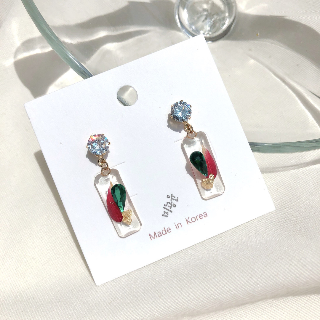 Cubic Point Petal Drop Earrings | idus