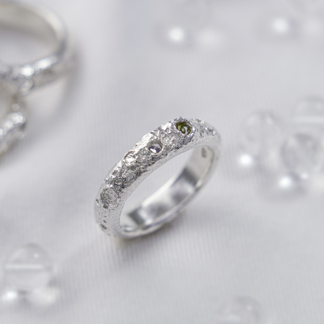 Footprints on the Moon ring | idus