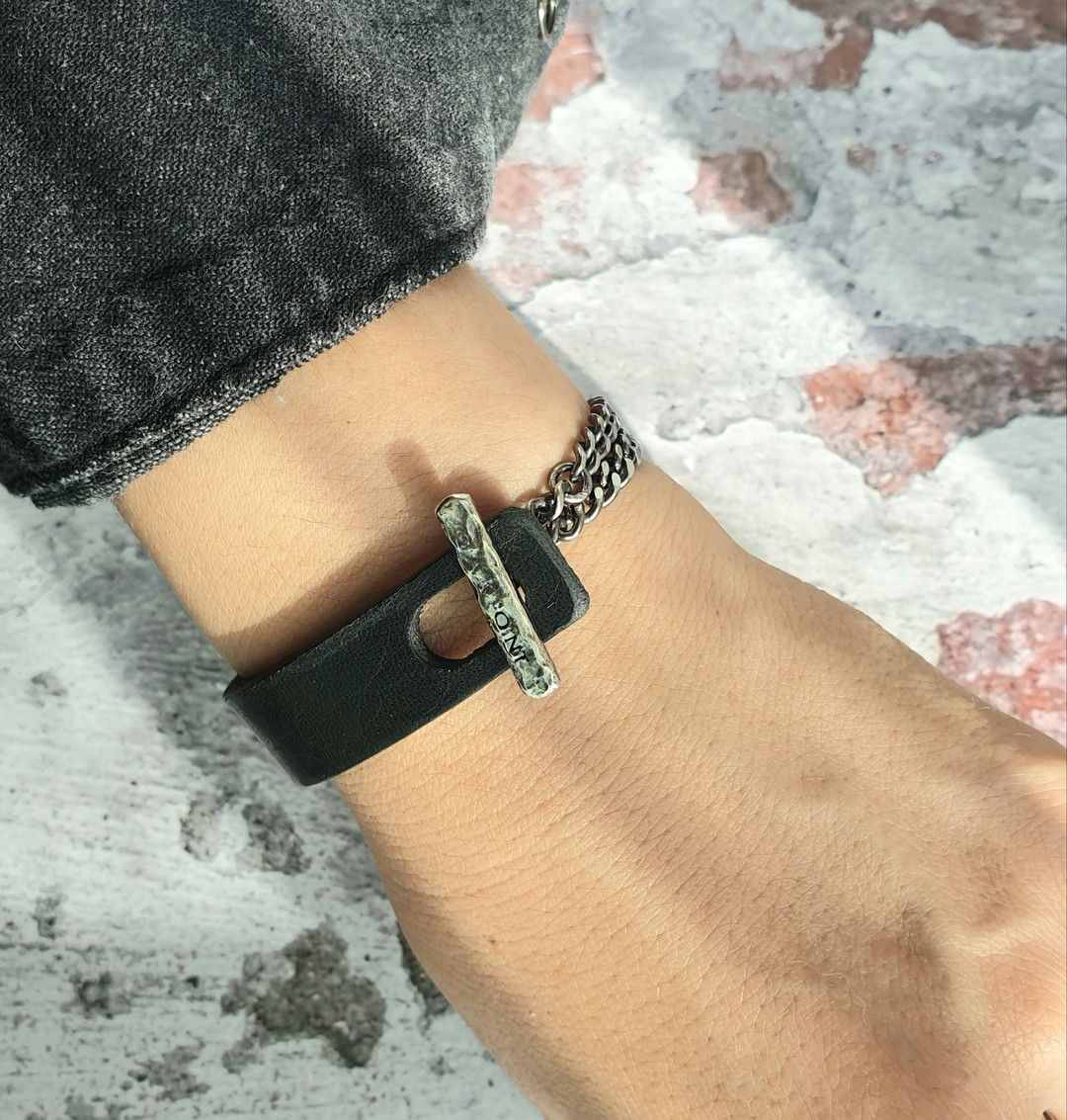 [2colors] Half natural leather and half two-lines silver toggle bracelet | idus