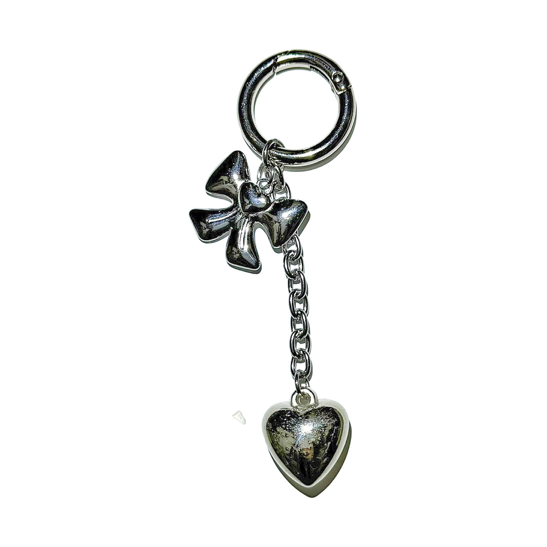 Silver ribbon heart drop keychain | idus