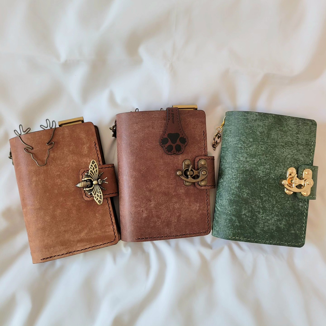 Traveler's notebook Leather Diary (Passport) | idus