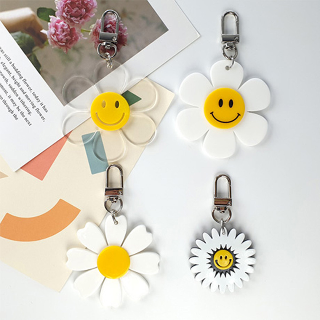 Smile flower key ring | idus