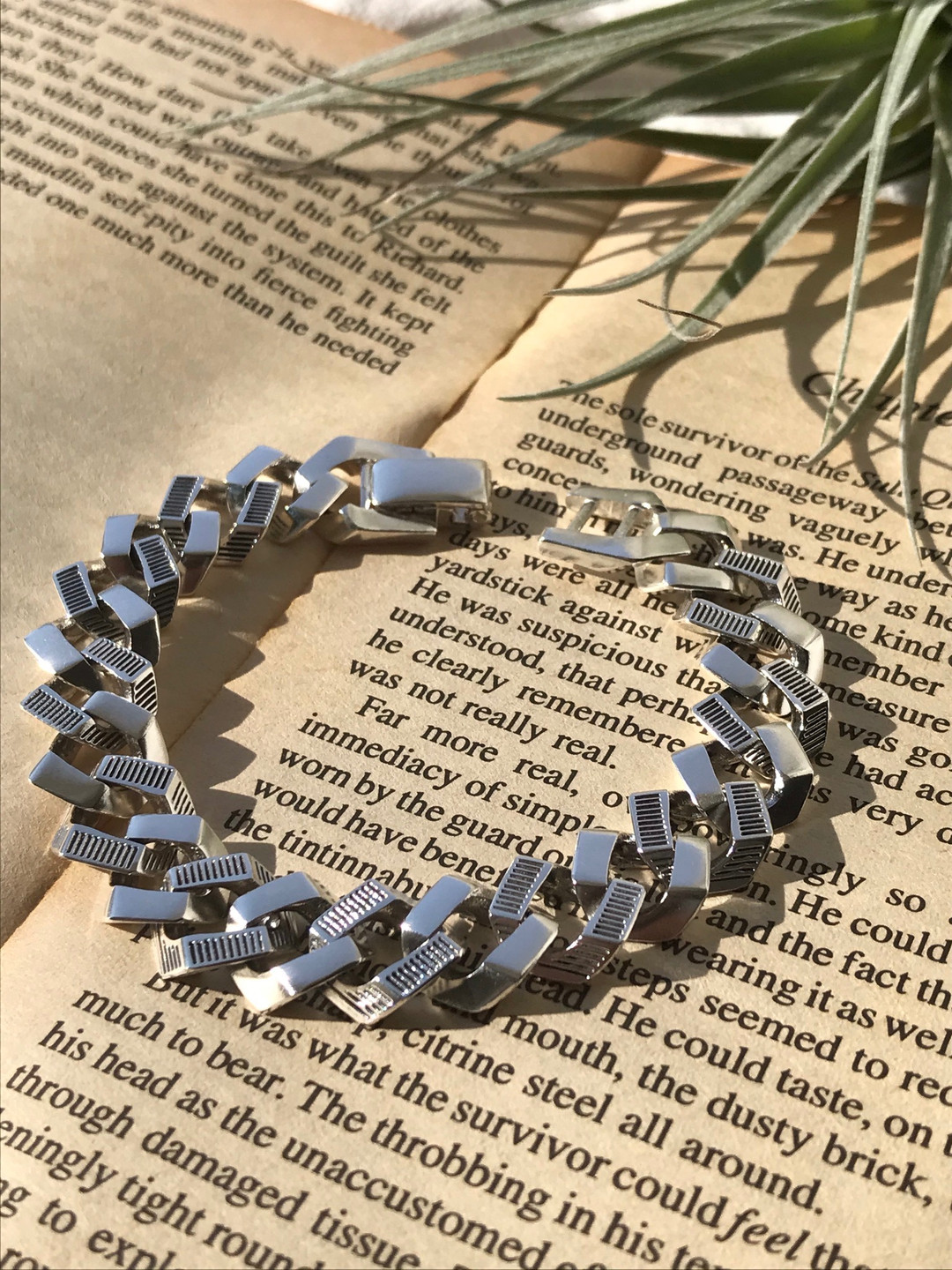 a combed octagonal chain