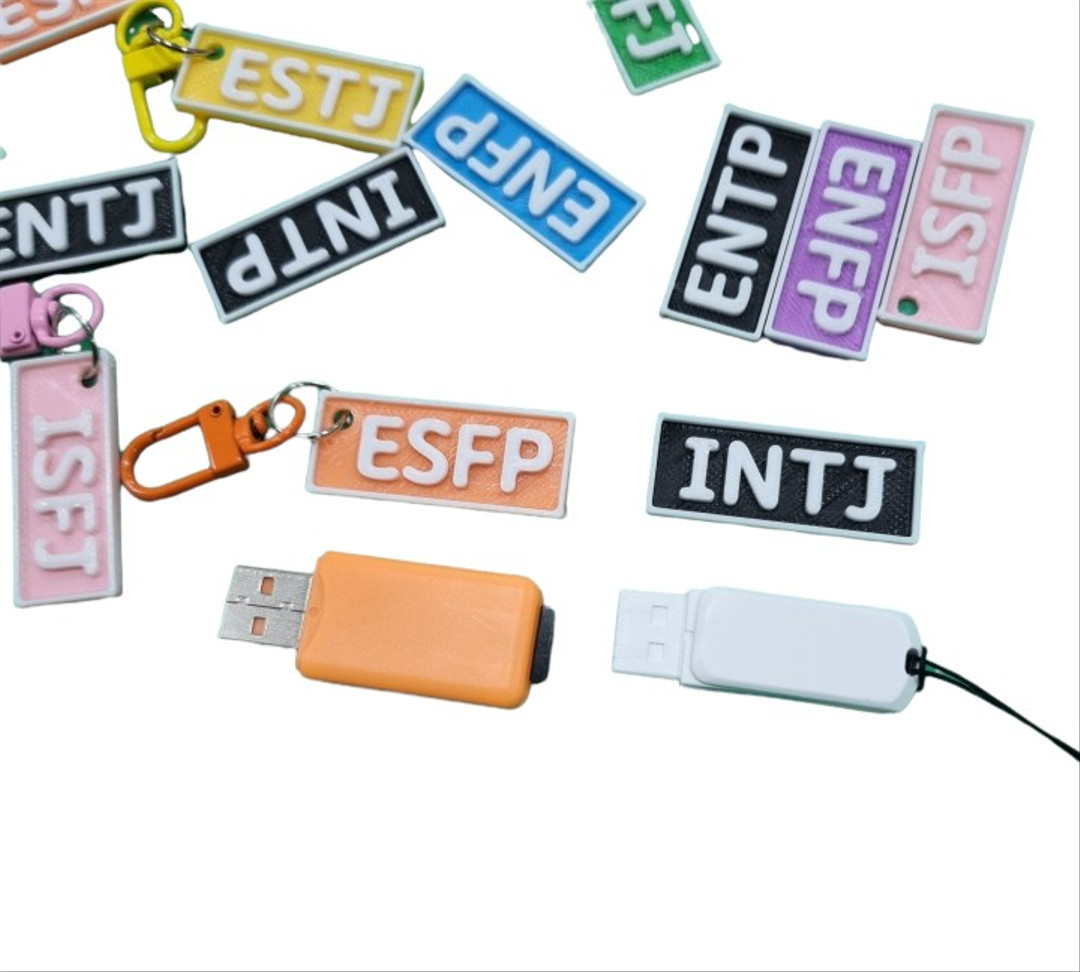 MBTI nameplate keyring | idus