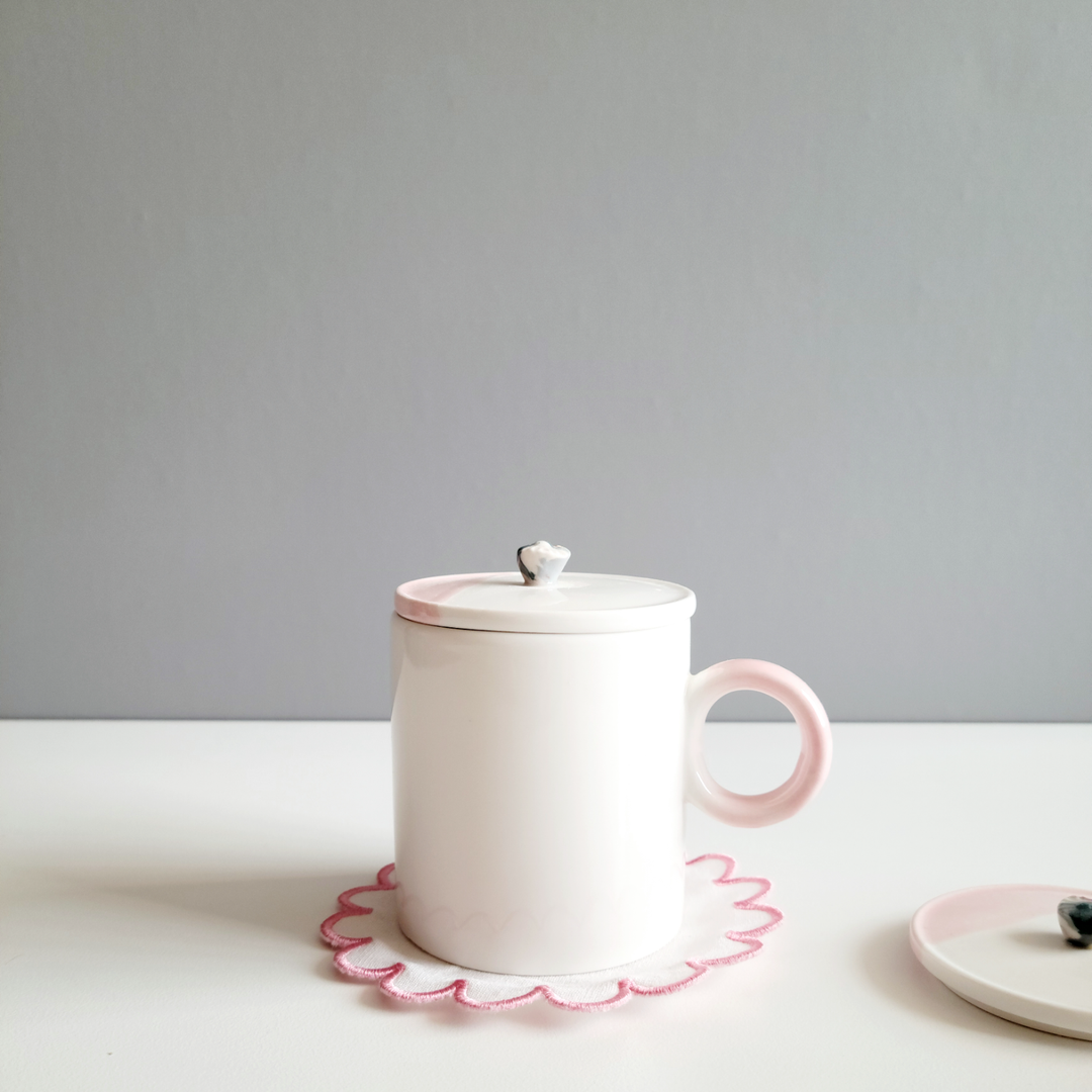 Ring handle mug with a Flower-Shaped Decorative Handle | idus