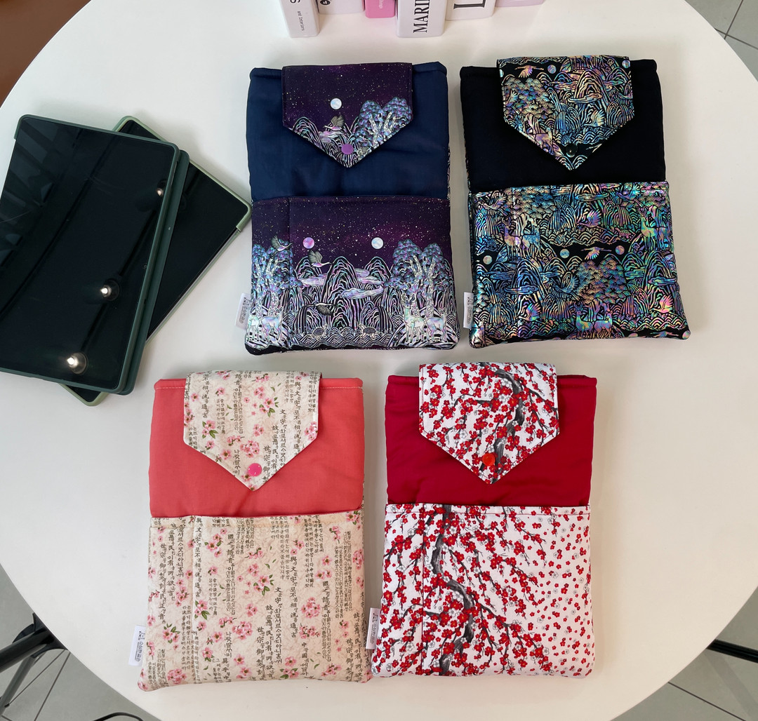 Korean Traditional Pattern iPad Galaxy Tab Tablet Fluffy Pouch | idus