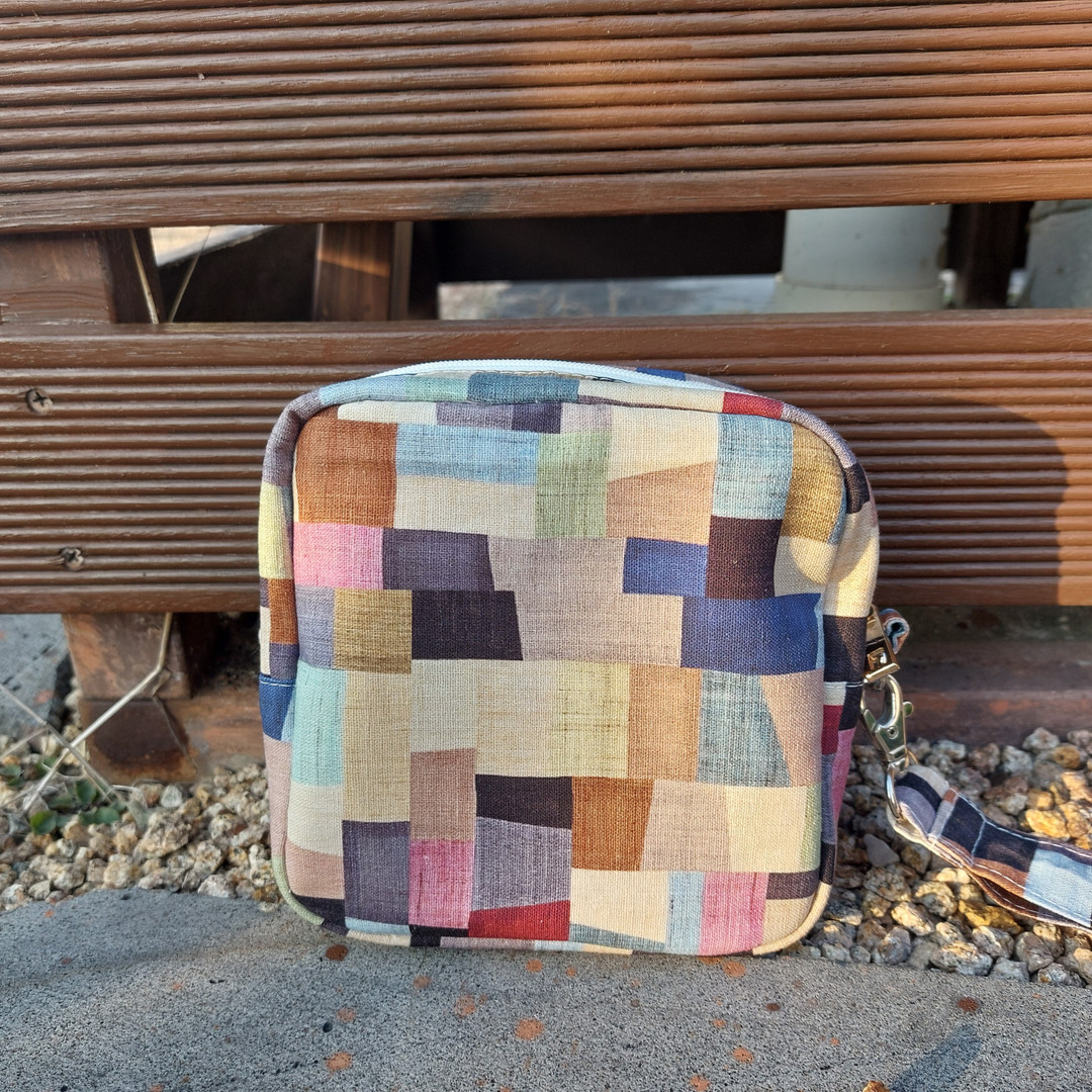 Square pouch with Korean traditional pattern