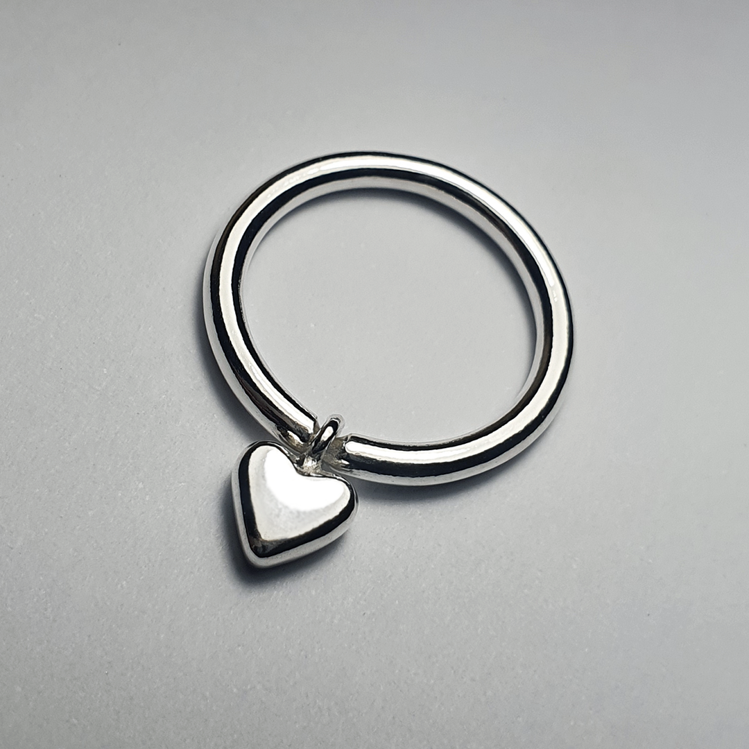 (925 Sterling Silver) Simple Heart Charm Ring | idus
